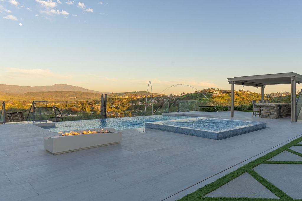 Moda Outdoor Living | Pools, Pavers & Outdoor Kitchens in Los Angeles