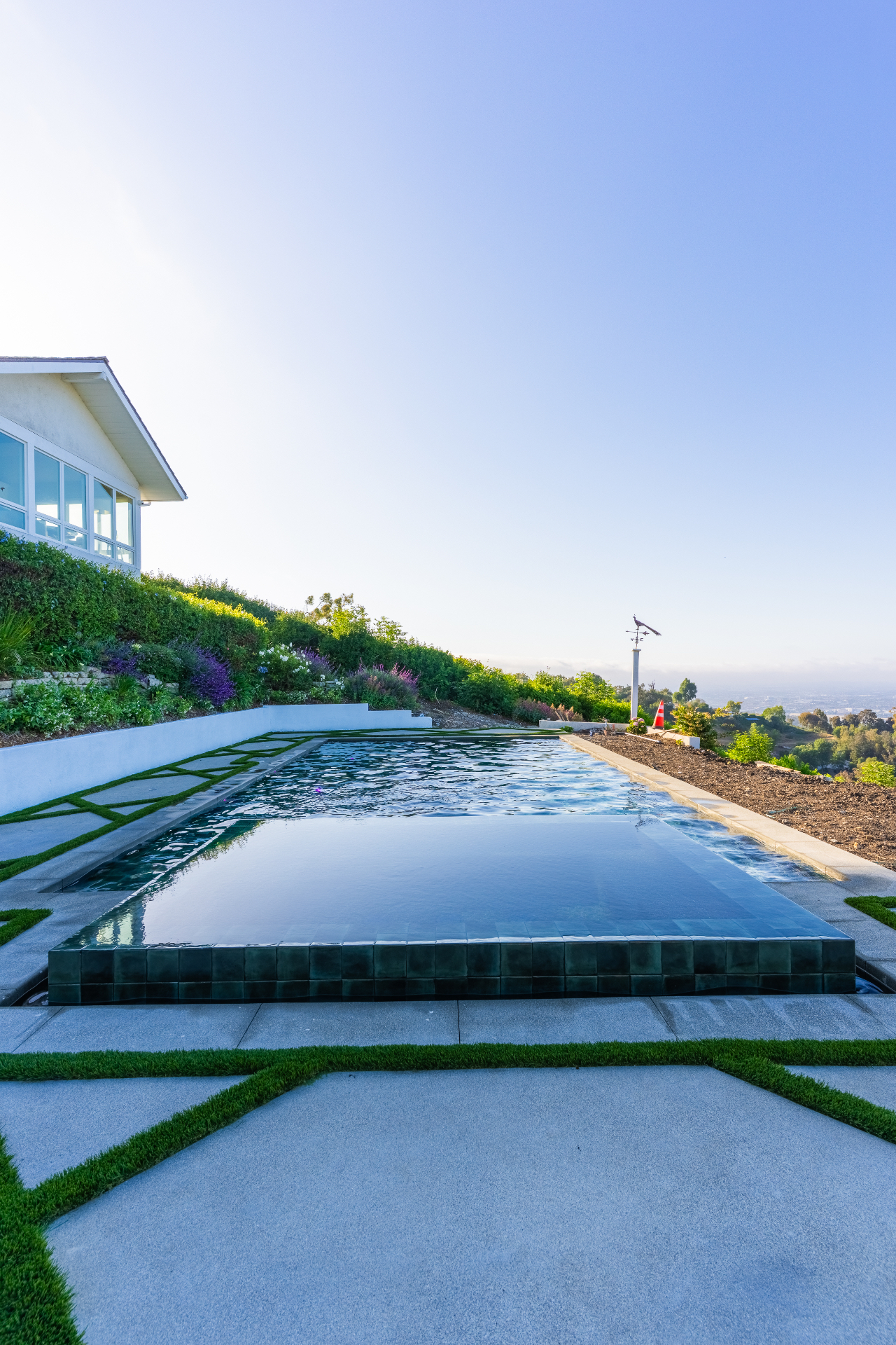 Moda Outdoor Living: Professional Landscape Contractors in Los Angeles